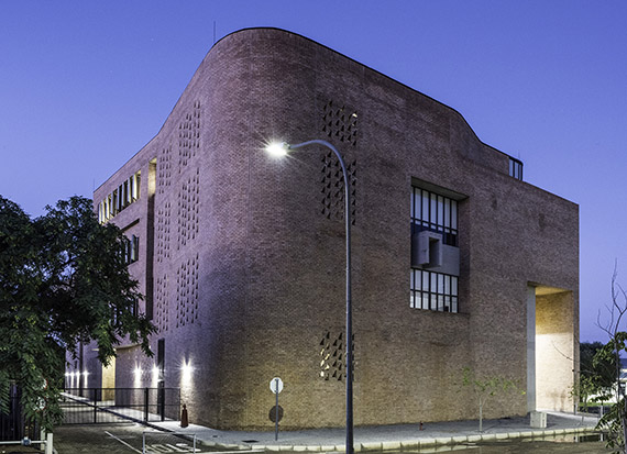 Award-winning university building incorporates face brick for impactful ...