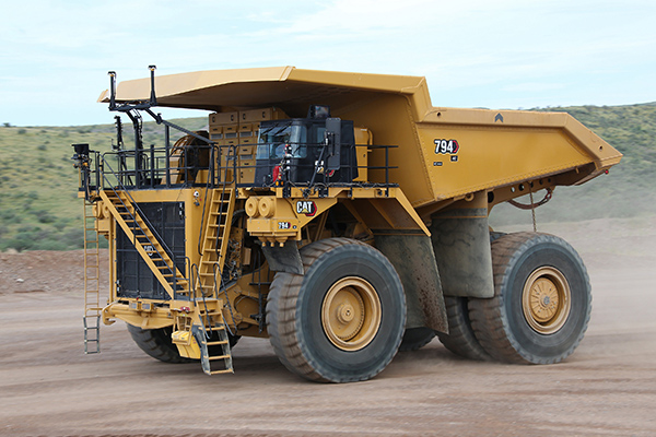 Autonomous Cat 794 AC makes its MINExpo debut