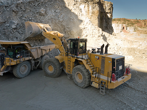 New Cat® 992 wheel loader increases productivity up to 32%