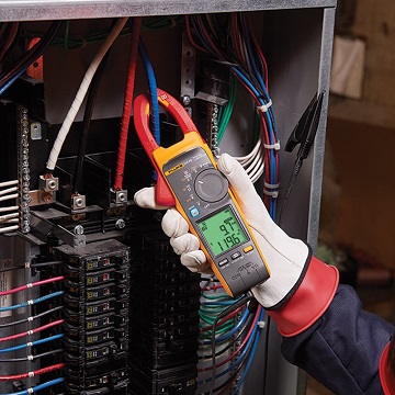 Non-contact meter for voltage measurements